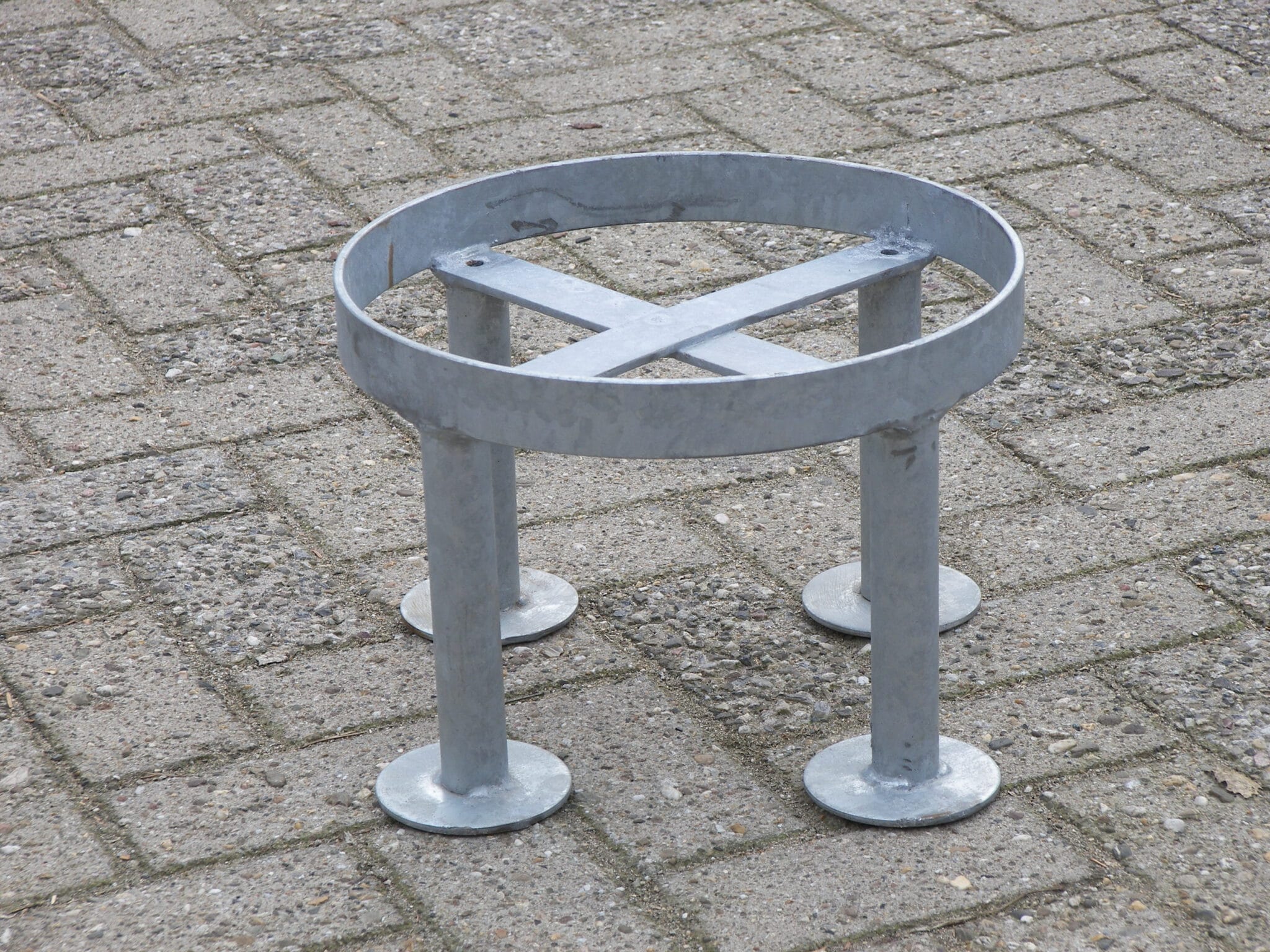 Regenton met kraan en ijzeren verhoger (30L) - rondomton.nl