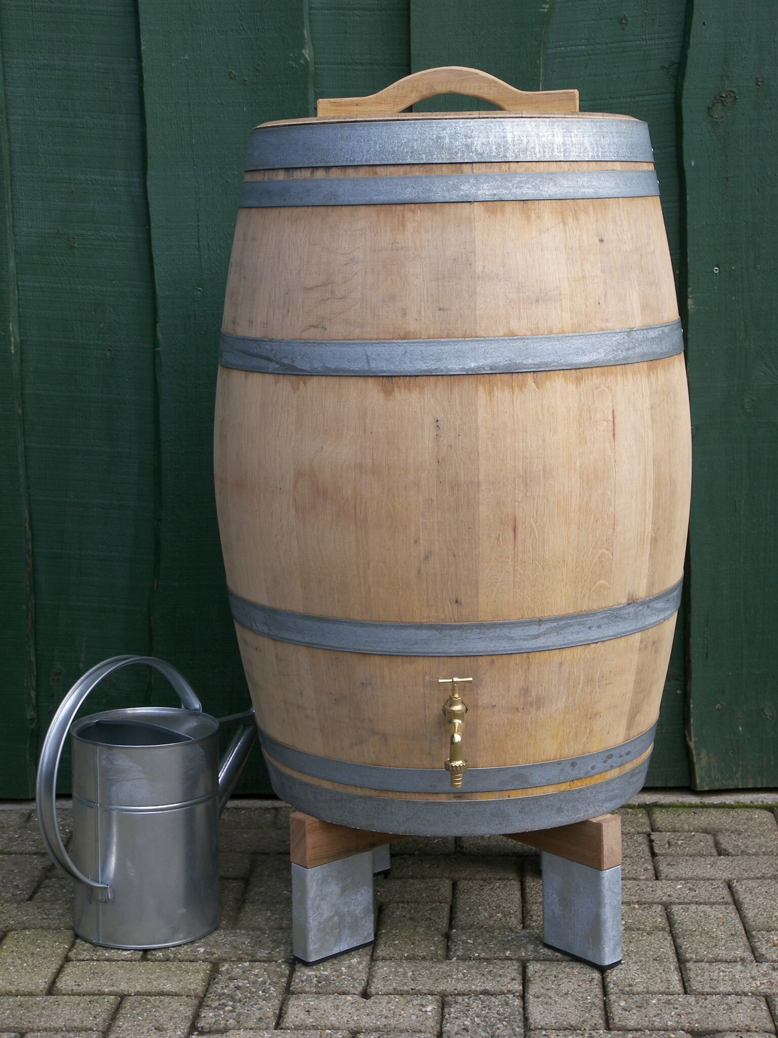 Regenton kraan hout-ijzeren verhoger 225L - rondomton.nl