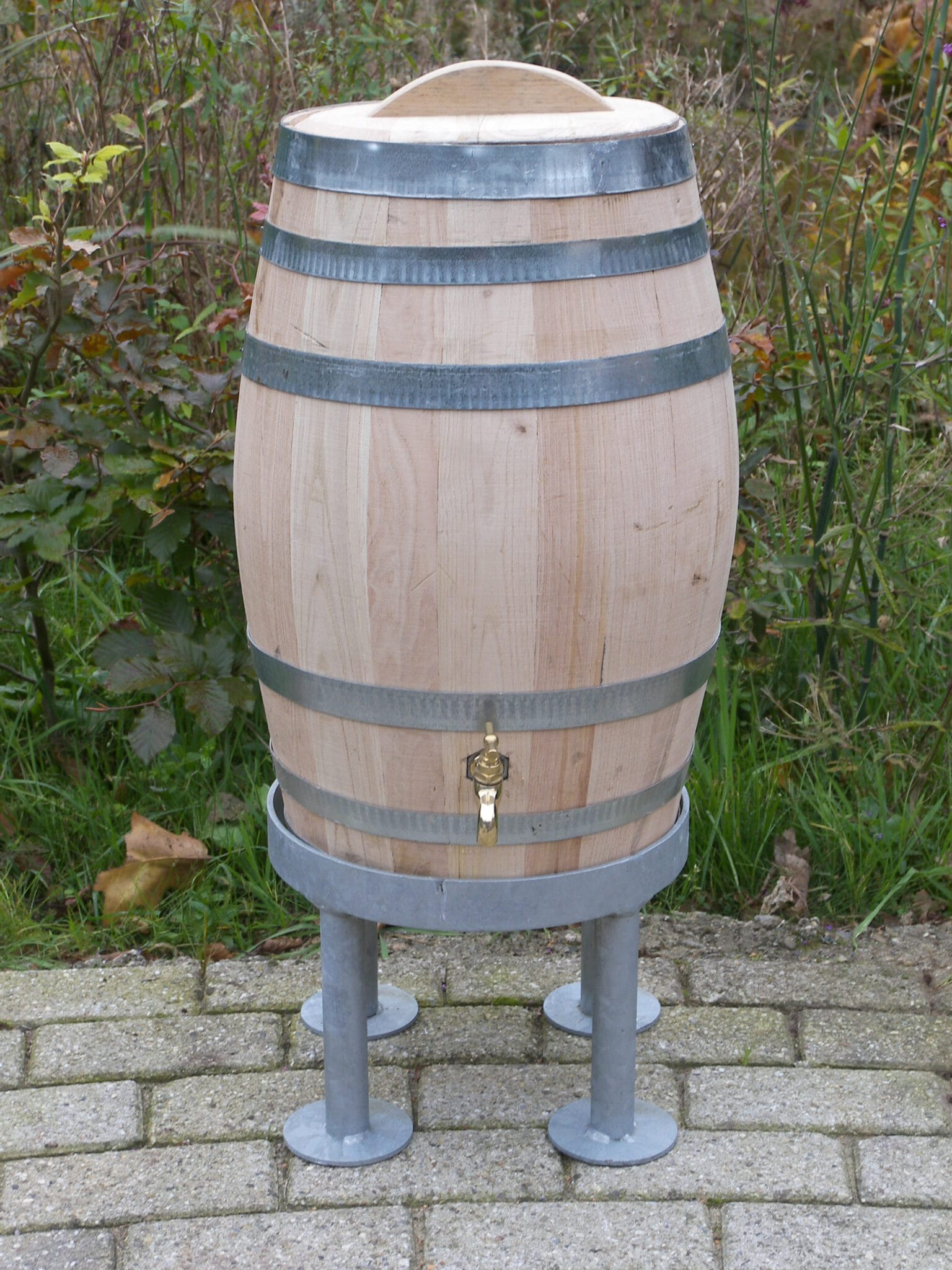 Regenton met kraan en ijzeren verhoger (30L) - rondomton.nl